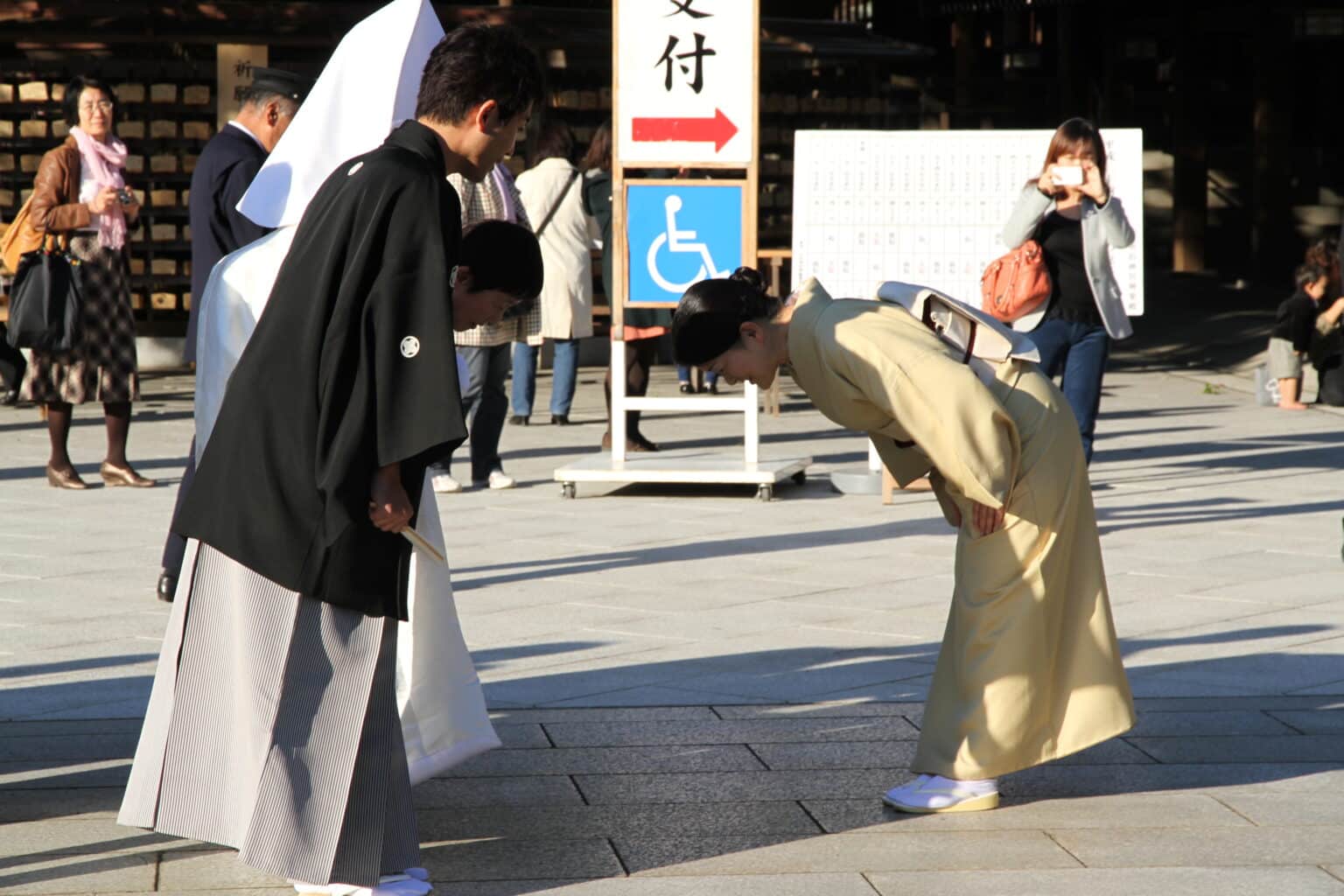 10 CUSTOMS and TRADITIONS in Japan to keep in mind