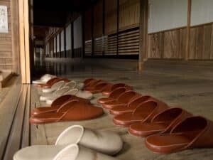 10 CUSTOMS and TRADITIONS in Japan to keep in mind