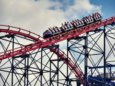 Top 10 BEST THEME PARKS in the UK for a fun day out