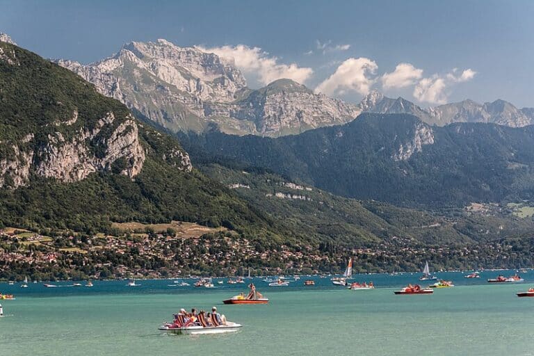 Top 10 most BEAUTIFUL lakes in France to visit, RANKED
