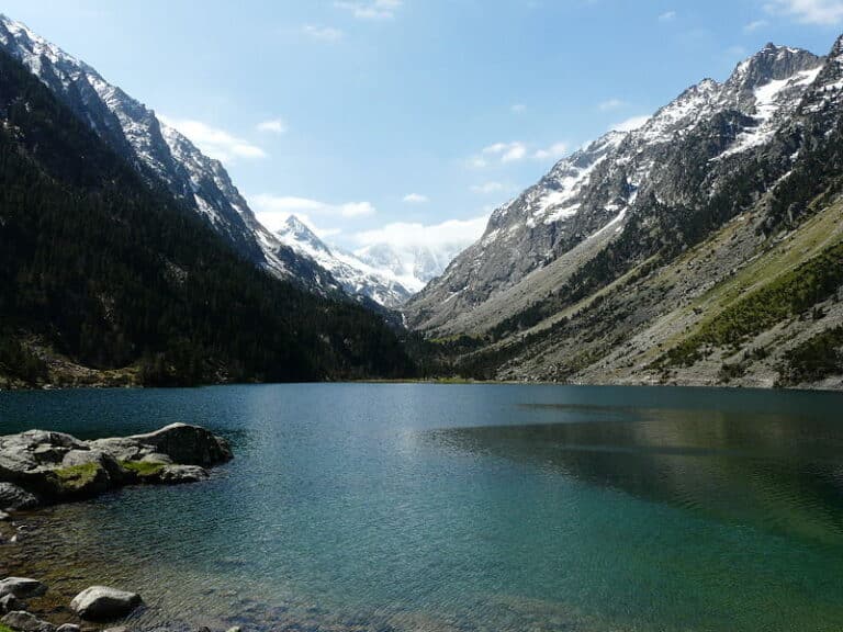 Top 10 most BEAUTIFUL lakes in France to visit, RANKED