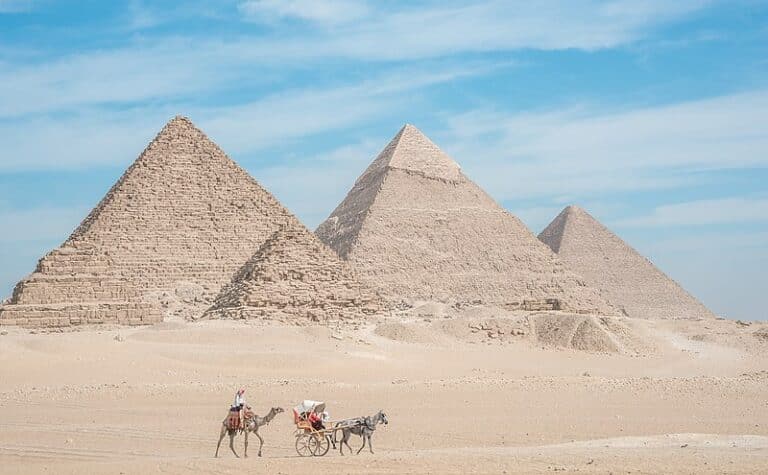 Top 10 CRAZY facts about the Pyramids of GIZA