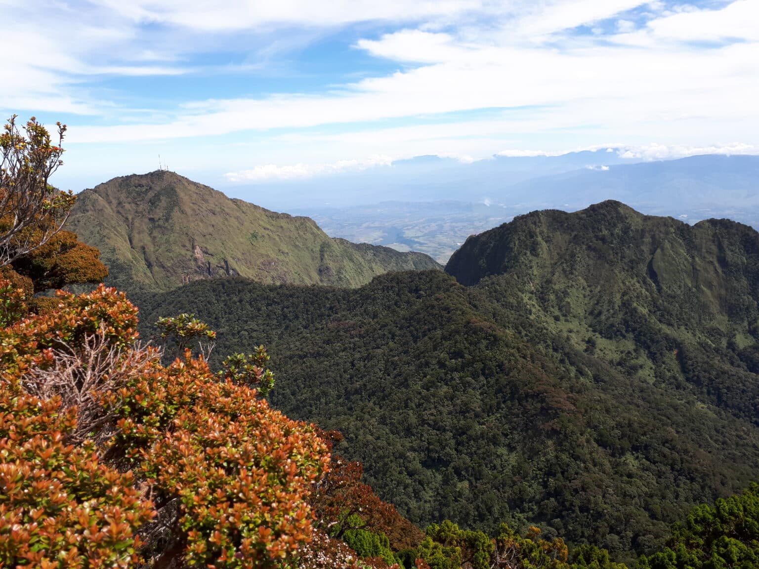 Top 10 BEAUTIFUL mountains in the PHILIPPINES for hikers