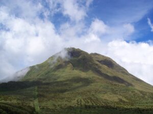 Top 10 BEAUTIFUL mountains in the PHILIPPINES for hikers