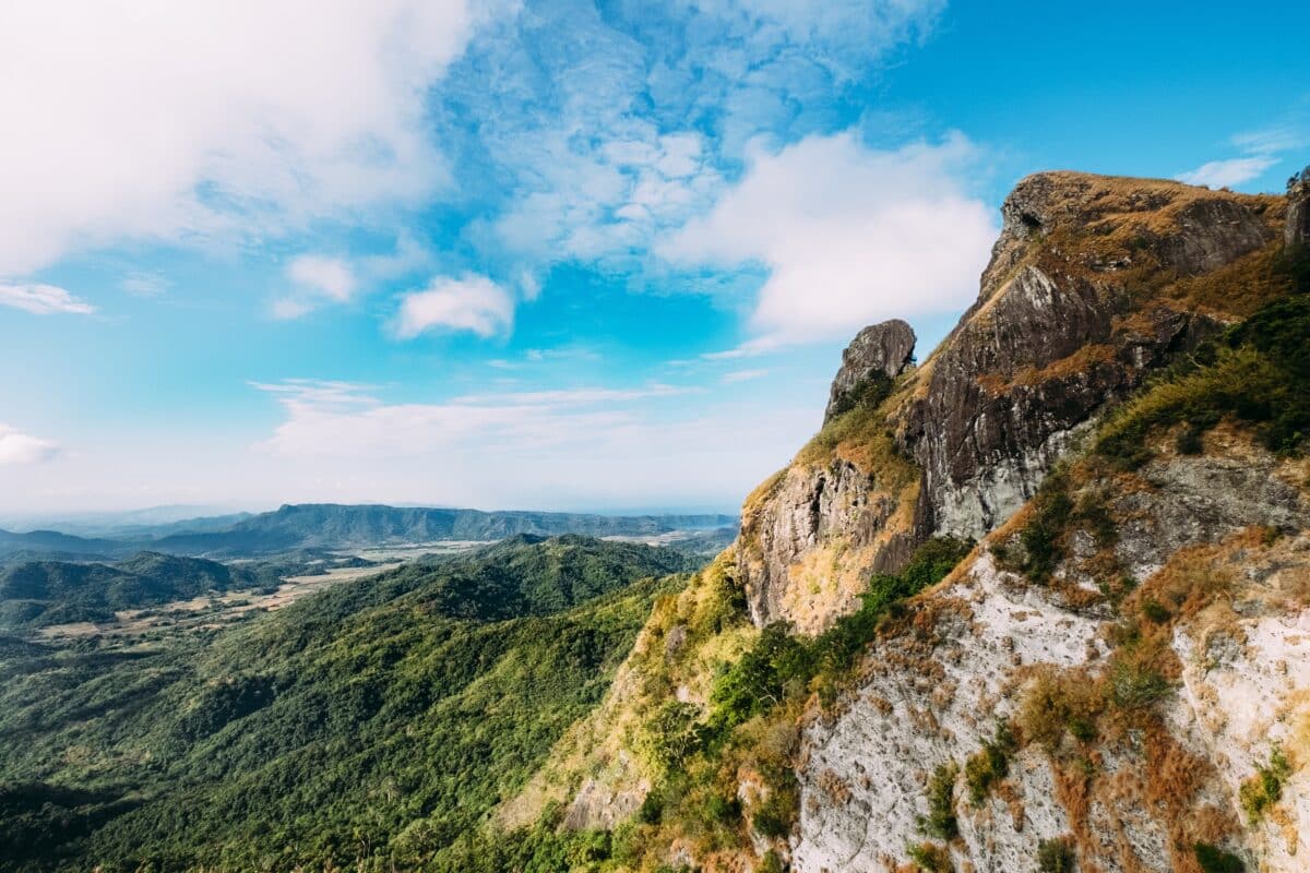 Top 10 BEAUTIFUL mountains in the PHILIPPINES for hikers
