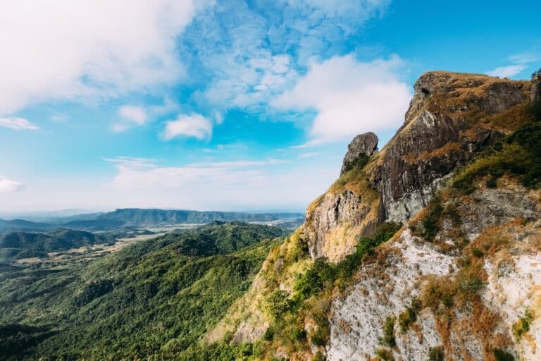 Top 10 BEAUTIFUL mountains in the PHILIPPINES for hikers