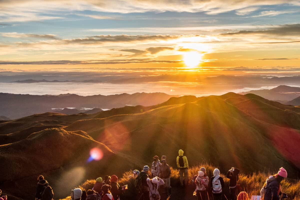 Top 10 BEAUTIFUL mountains in the PHILIPPINES for hikers