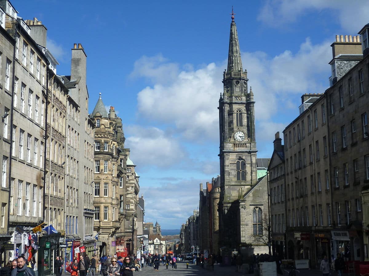Living in EDINBURGH: things to know before you move and MORE