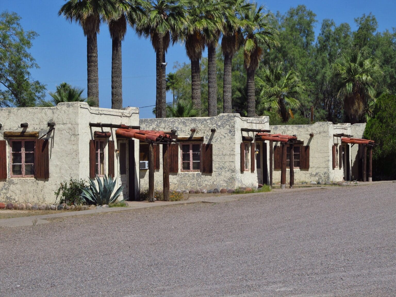 10 most BORING CITIES in the world (ideal for boring people)