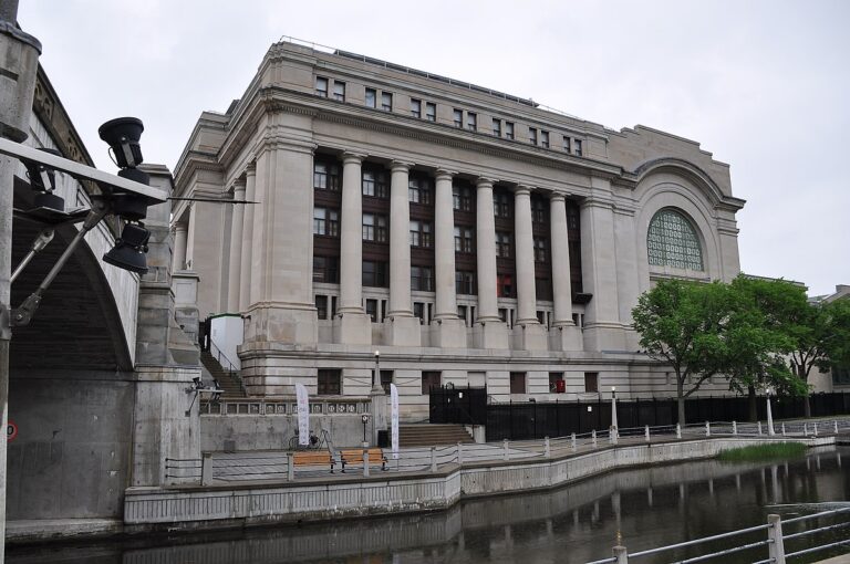 10 most BORING CITIES in the world (ideal for boring people)